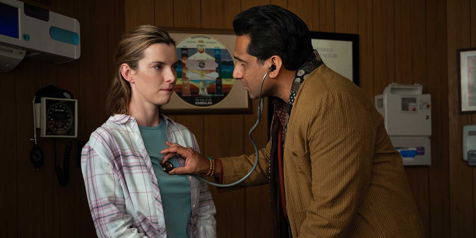 Betty Gilpin Hopes Viewers Find Their Confidence By Watching Three Women