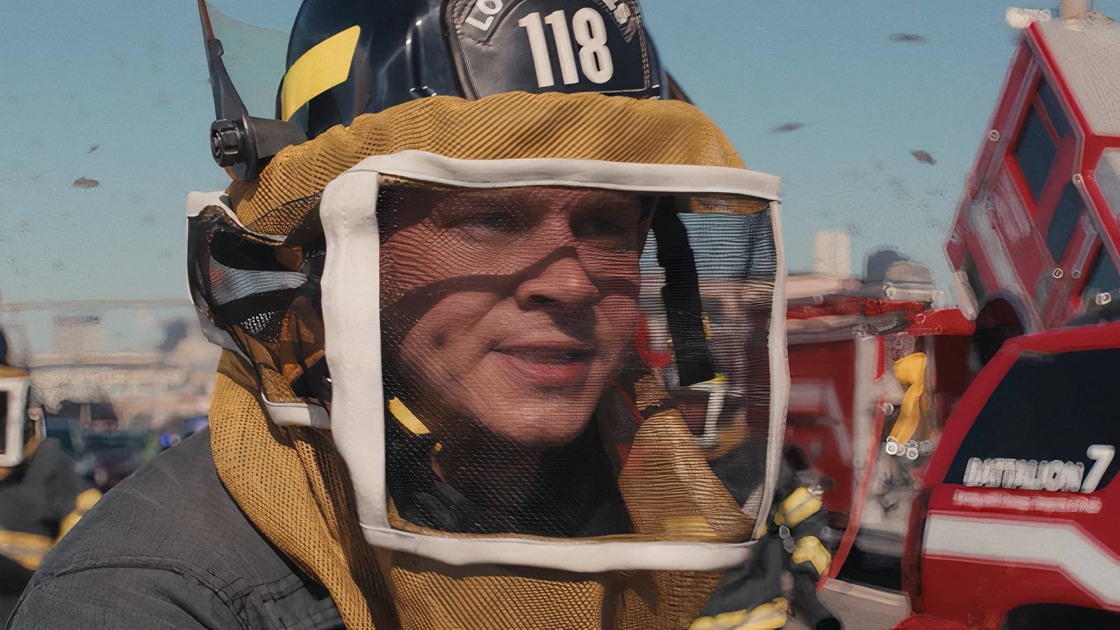 9-1-1 Star Responds To Fans' Divisive Reactions To Bee-Nado Storyline ...