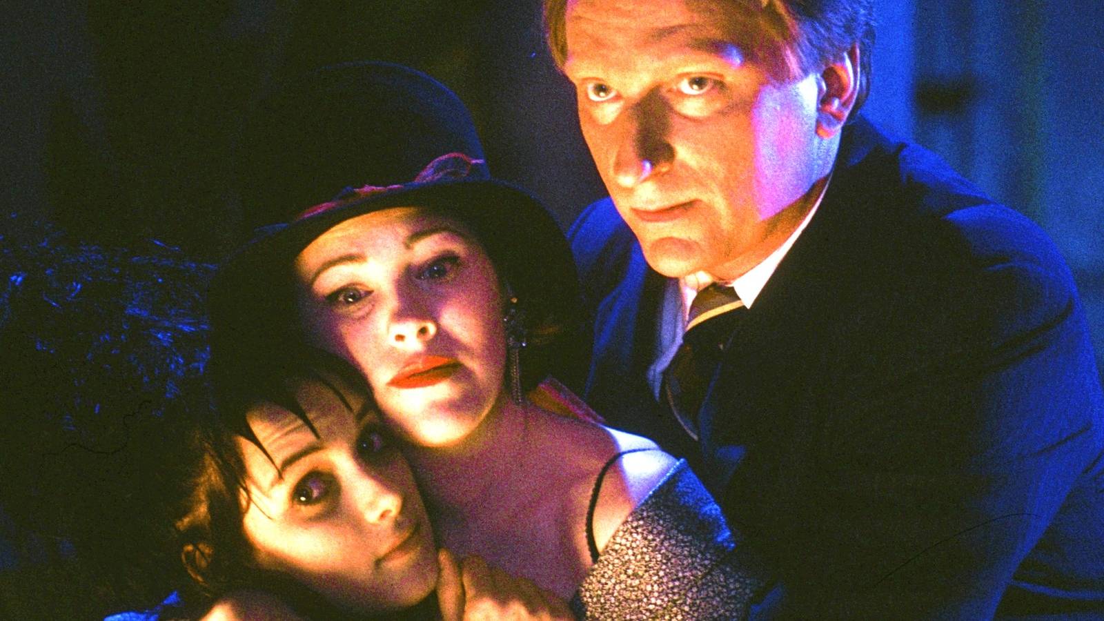 Beetlejuice Beetlejuice Avoids A Big Plot Hole With Dead Deetz Family ...