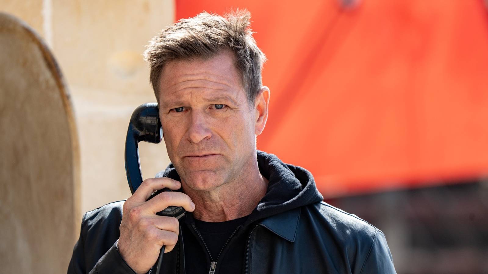 Classified Review: Aaron Eckhart & Abigail Breslin Have Zero Chemistry ...