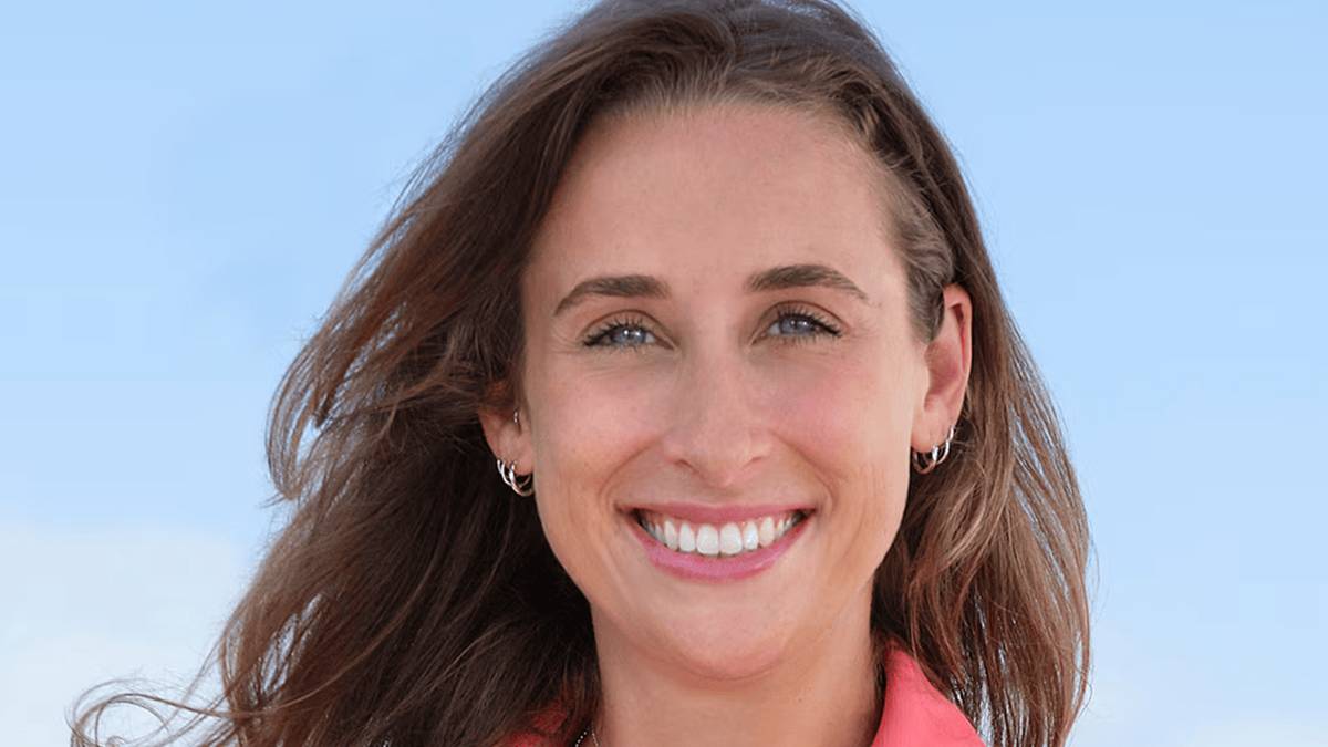 Below Deck Sailing Yacht: 8 Signs That Deckhand Emma Crouch Will Get ...