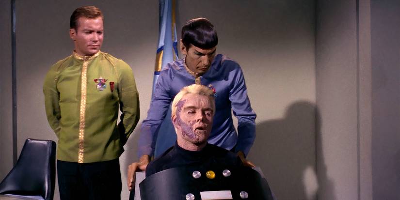 Star Trek: Strange New Worlds Retcons Kirk and Pike's TOS Relationship