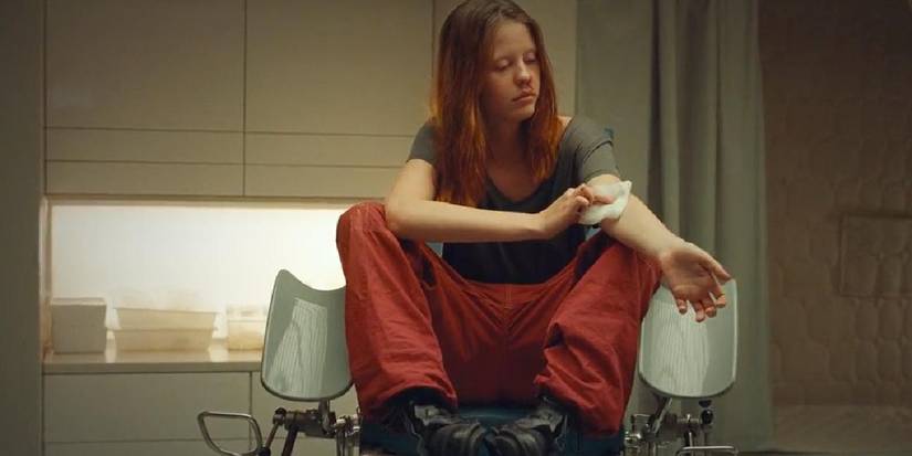 Robert Pattinson Starred In A Space Horror Movie With Mia Goth, And It ...