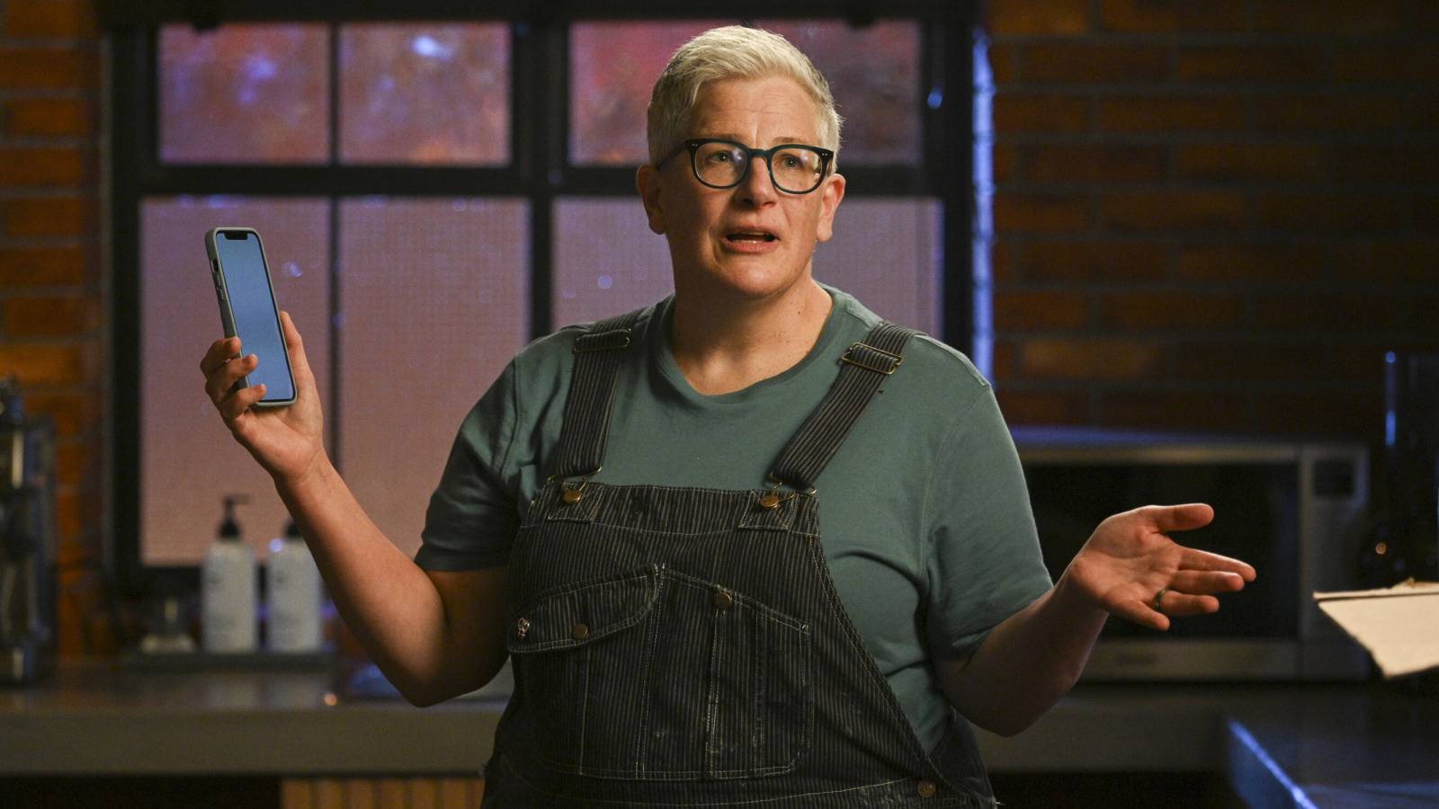 How Does Tracker Season 2 Handle Teddi's Exit? Robin Weigert's ...