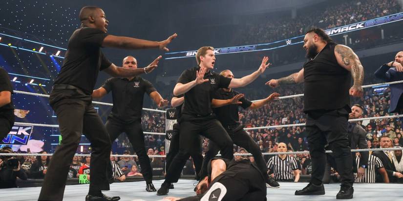 Roman Reigns' Phone Call Scene on SmackDown Has an Incredible ...