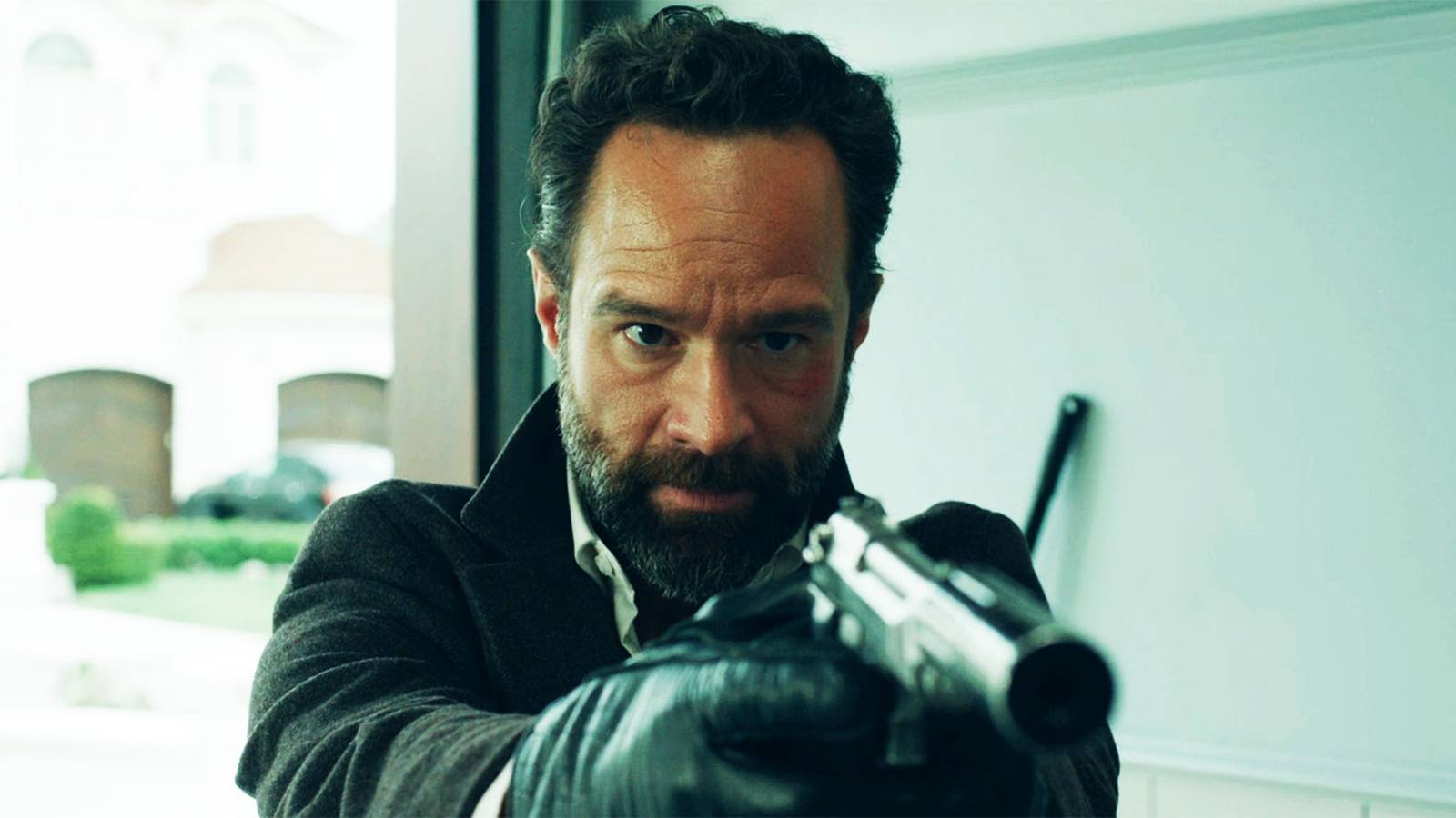 2024 Dark Comedy Crime Show With 82% RT Score Becomes Streaming Hit