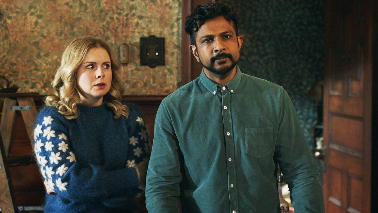 Ghosts Season 4 Star Explains How Jay's Big Christmas Episode Moment Is ...