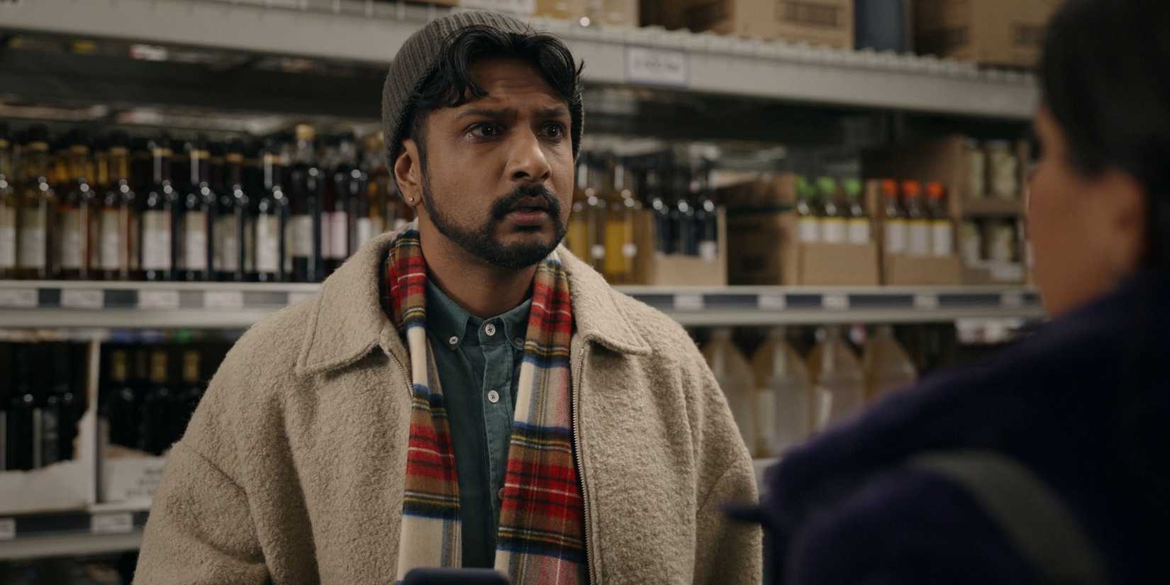 Ghosts Season 4 Star Explains How Jay's Big Christmas Episode Moment Is ...