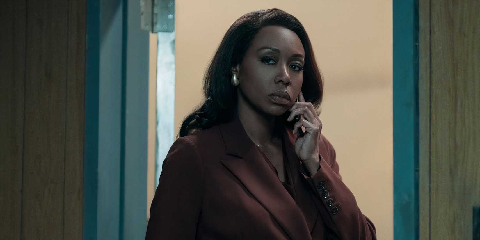 Why Catherine Doesn't Fully Trust Peter In The Night Agent Season 2