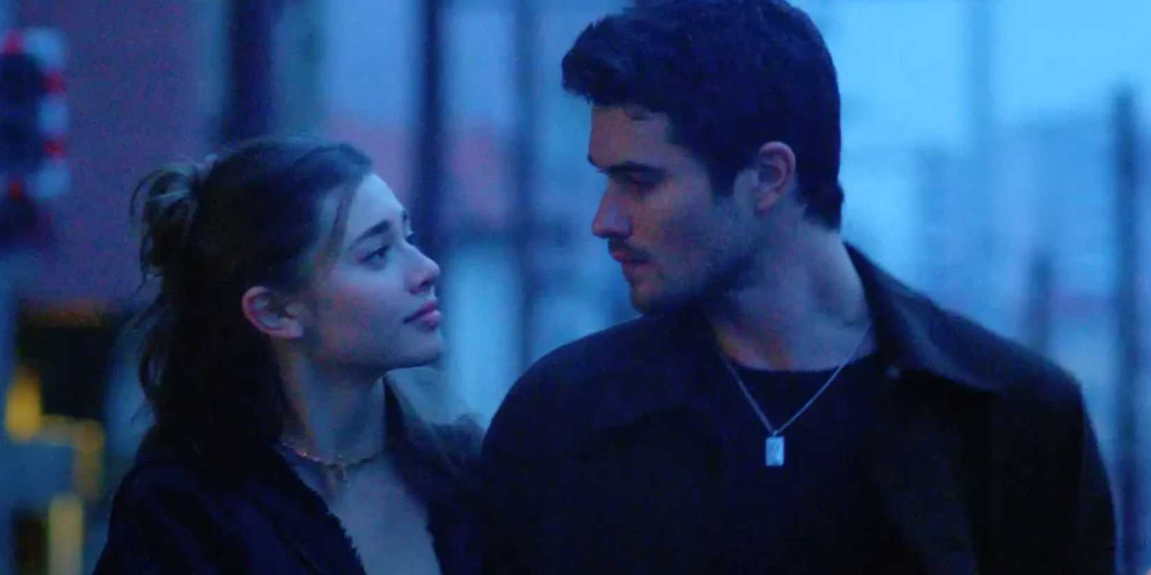 “You Don’t Want To Hold On To It Too Tight”: Chase Stokes & Sydney ...