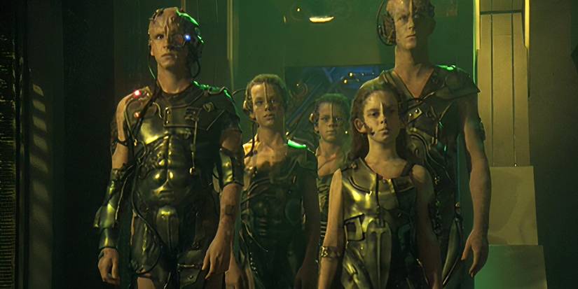 10 Mysteries Star Trek: Voyager's Sequel Must Answer