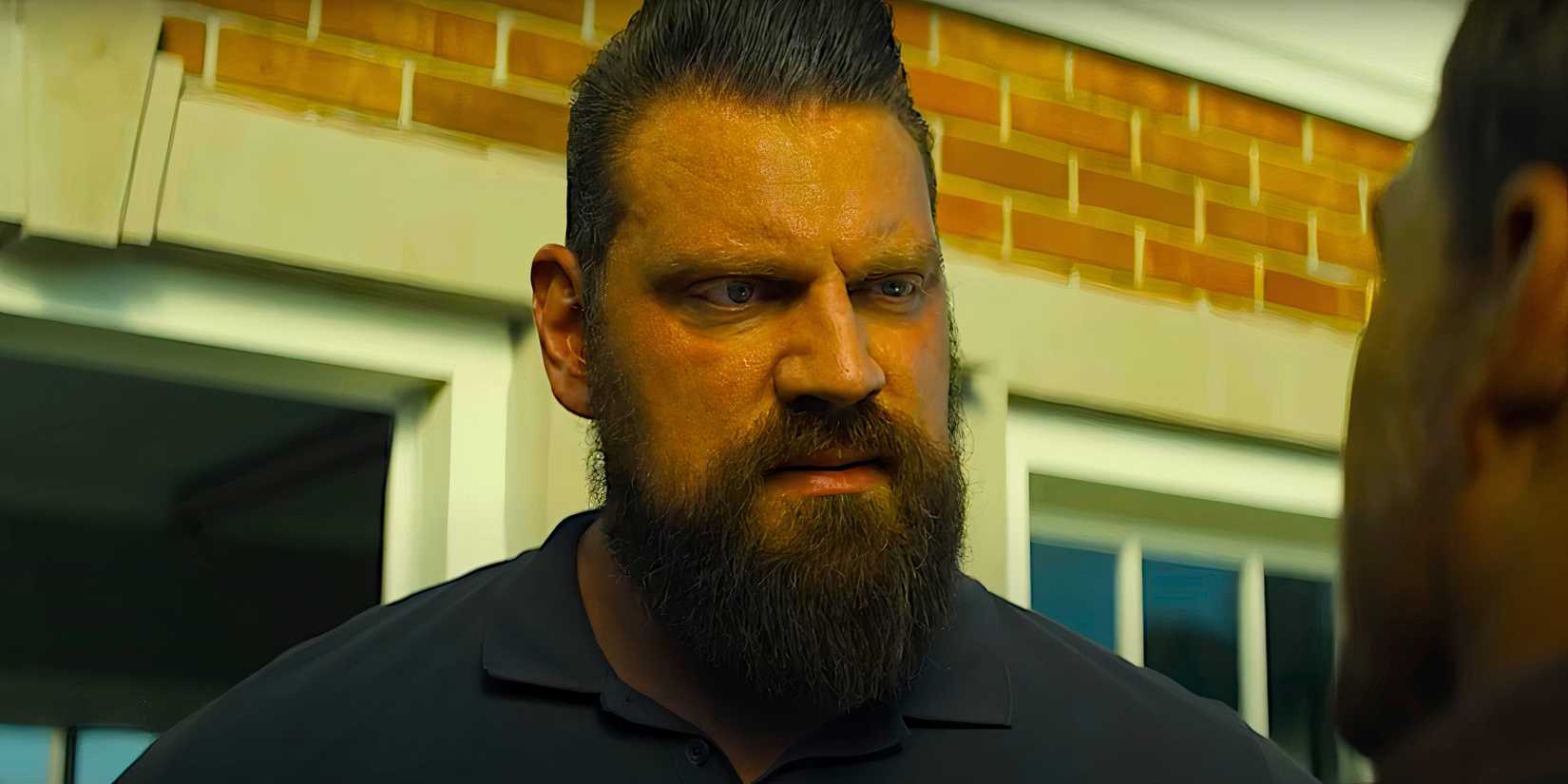 Alan Ritchson Pulls Hilarious Trick On Massive Villain Paulie In ...