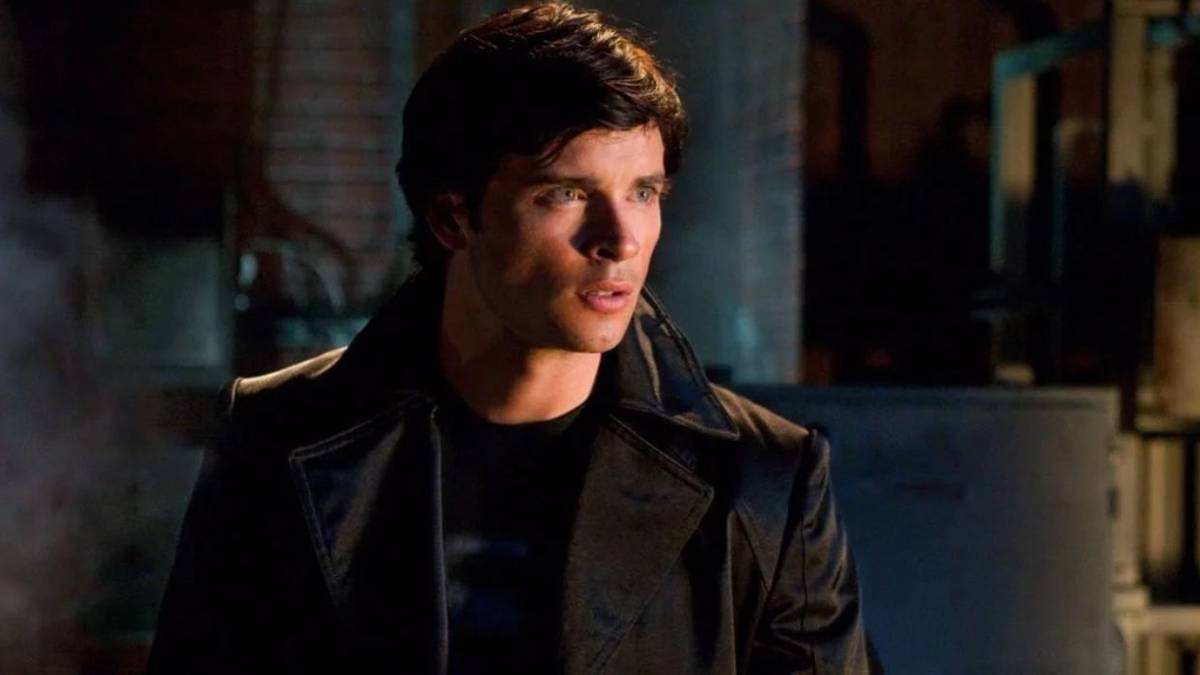 Smallville’s Tom Welling Suits Up As The DCU’s Batman In Art Following ...
