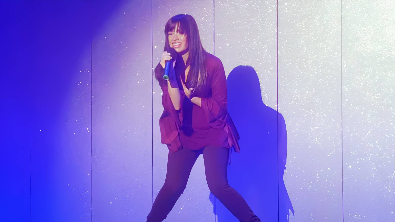 Demi Lovato Recreates Iconic Knee-Jerking Performance From Camp Rock In ...