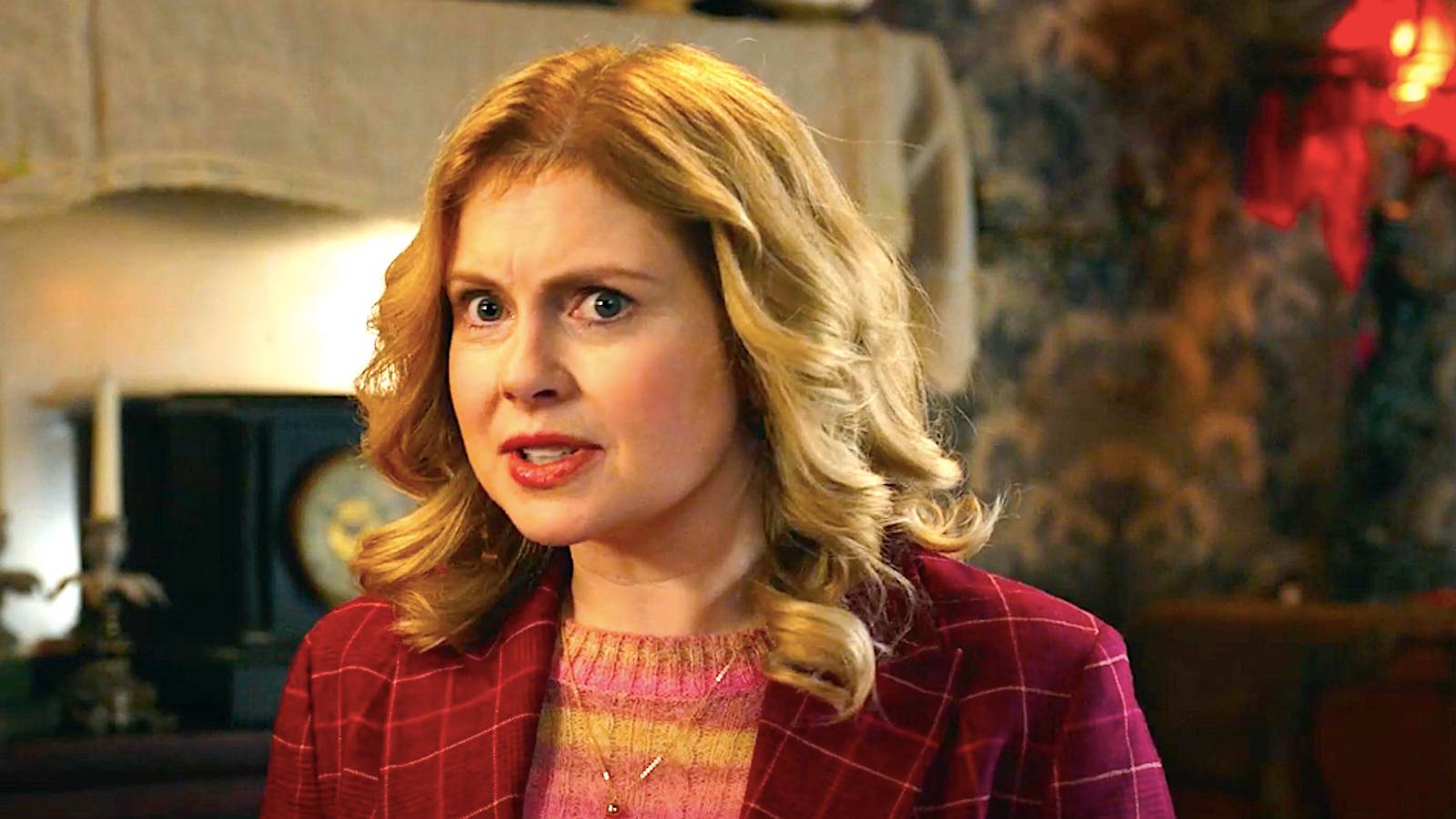 Ghosts Season 4 Is Wasting 1 Spirit's Cool Powers & Here's How The CBS Comedy Can Fix it