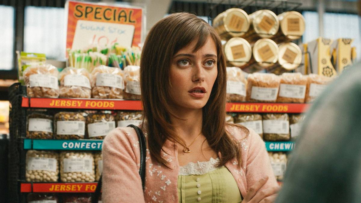 "They're Attracted To The Light": Why Shauna Sees Giant Yellowjackets ...