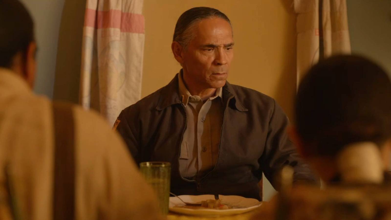 Why Joe's Plate Was Broken In Dark Winds Season 3 Episode 6's ...