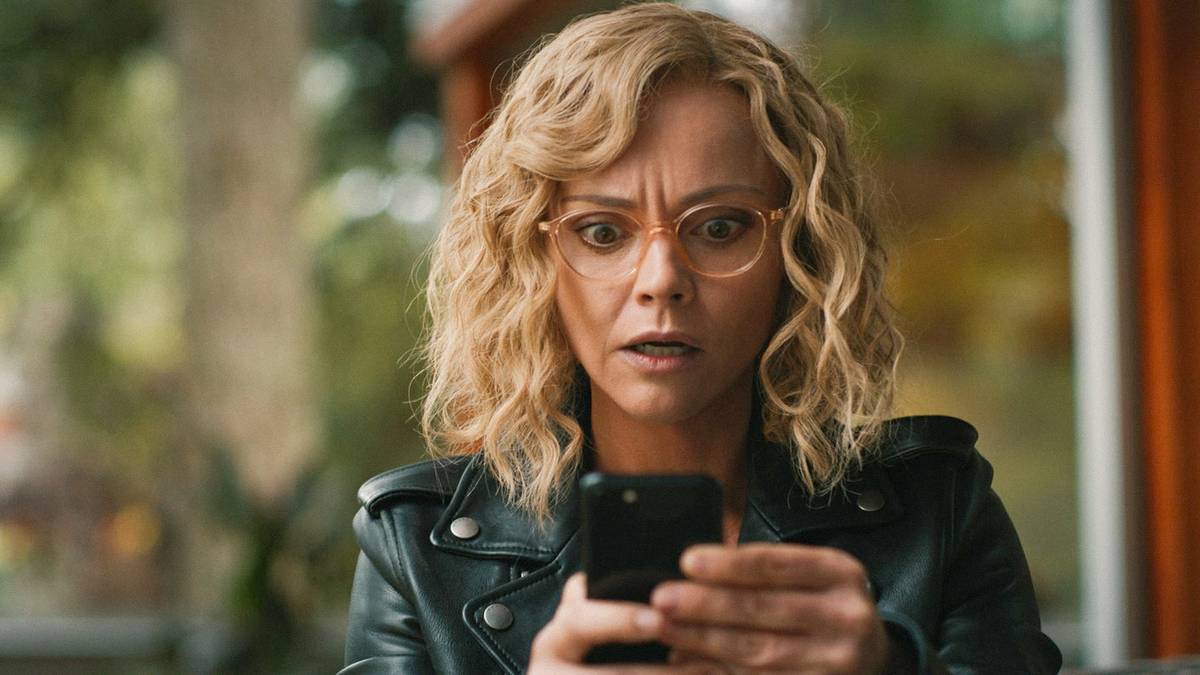 What Did Misty See On Walter's Phone In Yellowjackets Season 3 Episode 9?