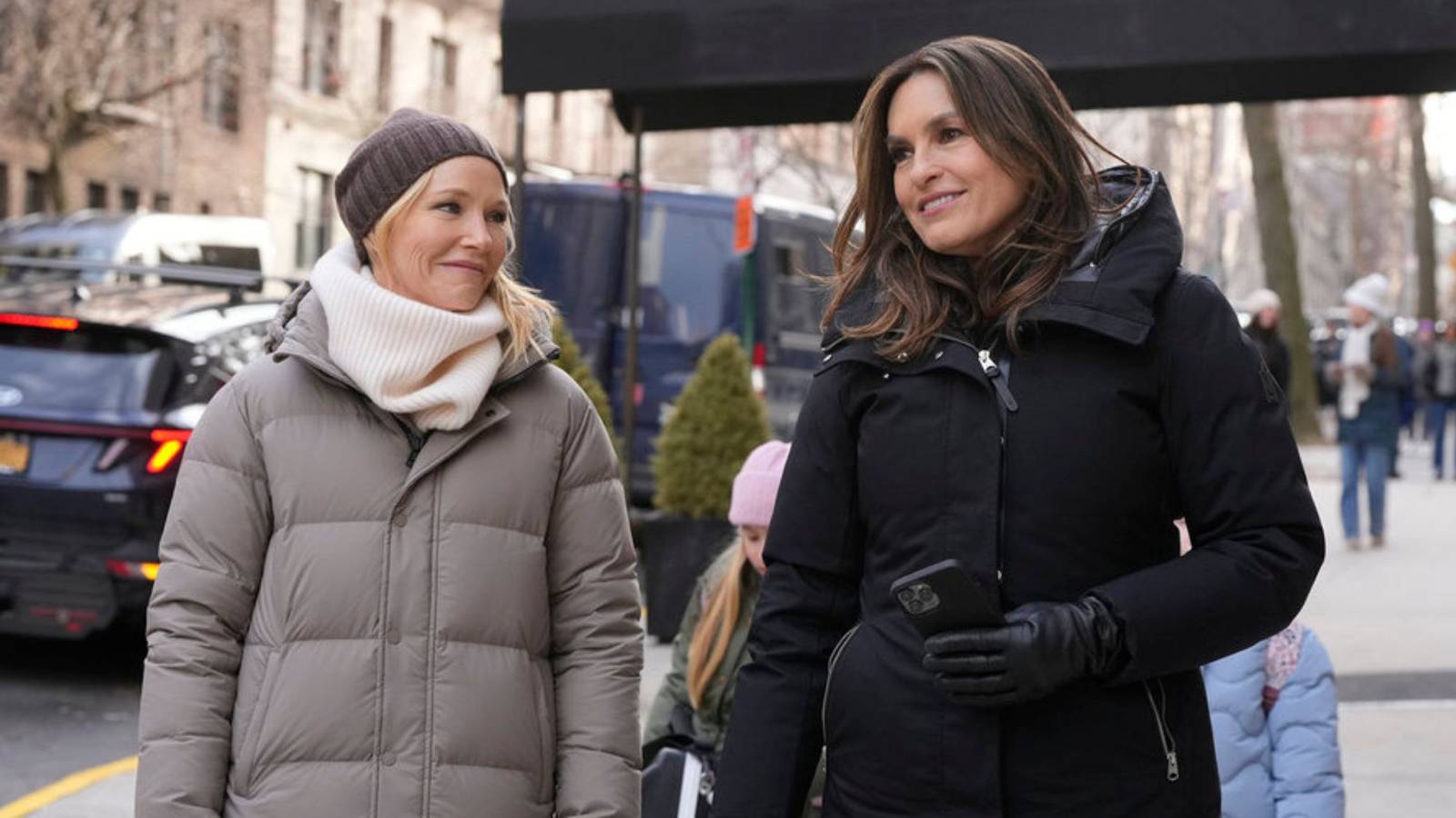 Rollins Returns Full-Time In New Law & Order: SVU Season 27 BTS