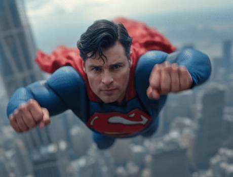 Tom Welling’s Older Superman Flies Through Metropolis In Epic ...