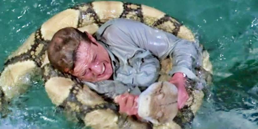 Roger Moore's Silliest James Bond Movie Still Had One Scene That ...
