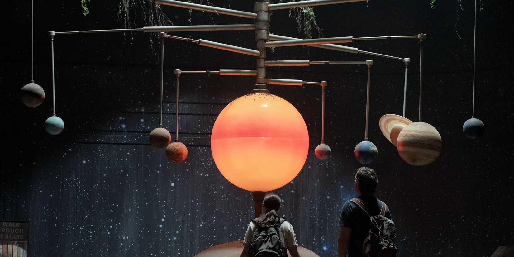 The Last Of Us' Porch Scene: Breaking Down Ellie's Last Conversation ...