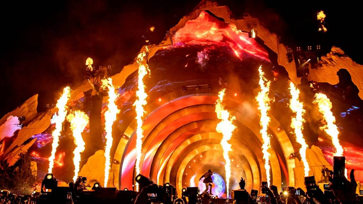 The Astroworld Tragedy: How Many People Died In The Crush At Travis Scott's Astroworld Festival ...