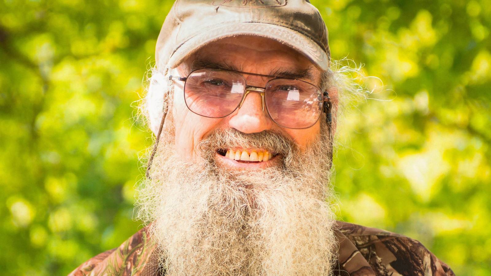 Duck Dynasty's Uncle Si Robertson Had A Nasty Hunting Accident - Where ...