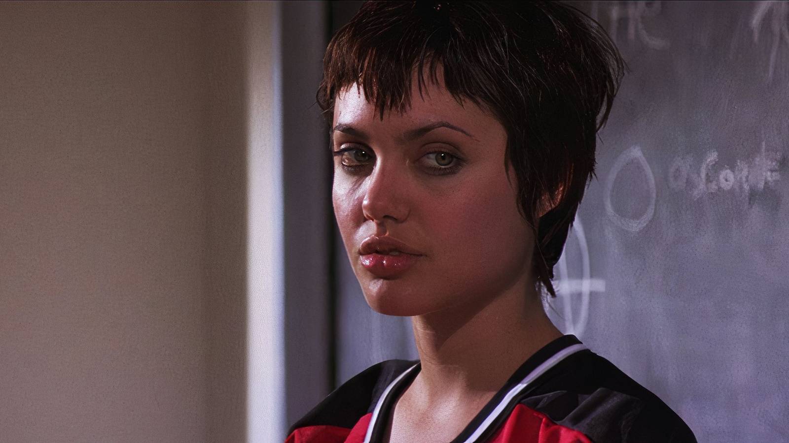 Angelina Jolie's Aura As A Hacker Makes This Forgotten Film An ...