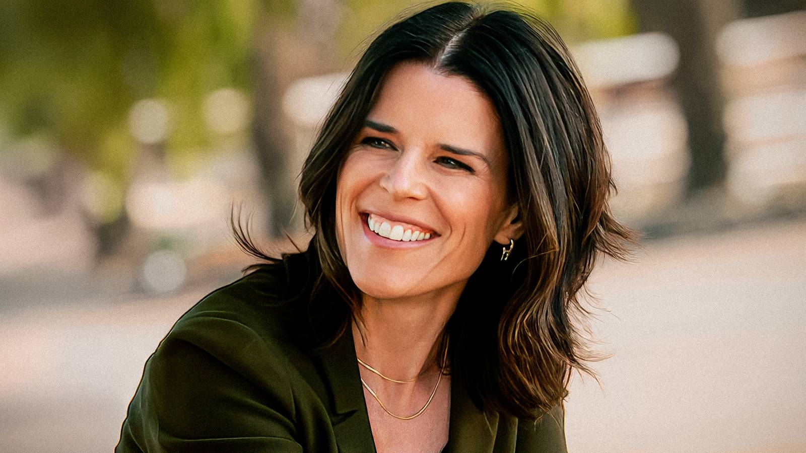 Neve Campbell's The Lincoln Lawyer Season 4 Return Makes Breaking A 25 ...
