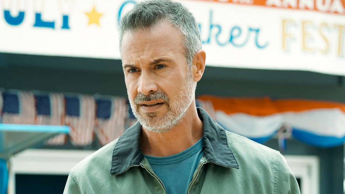 Ray & Julie's Complicated Relationship Status In I Know What You Did ...