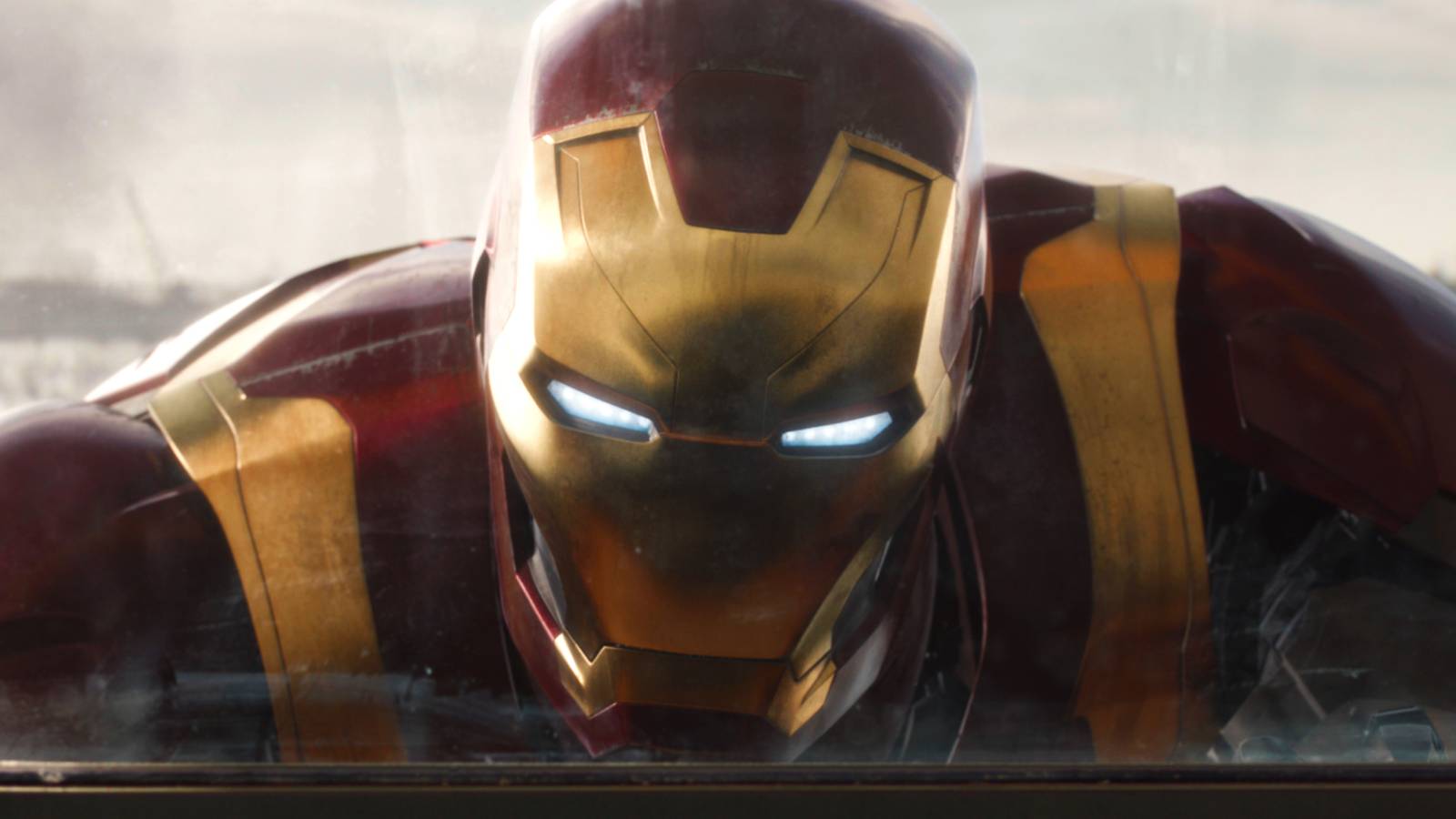 Iron Man's Emotional Gift To Spider-Man In Homecoming Is Better Than ...
