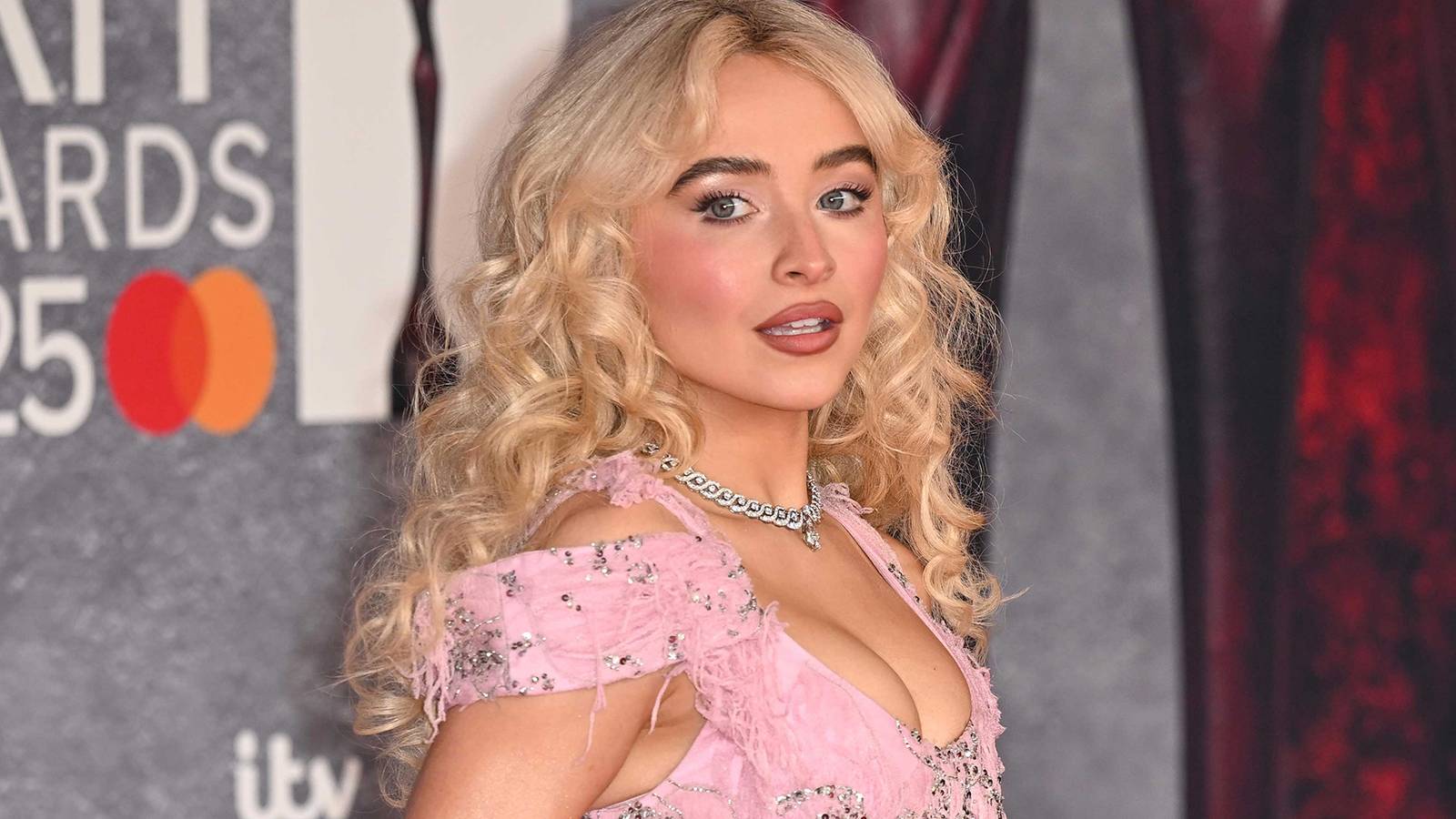 6 Current Viral Hits To Add To Your Spotify Playlist This Weekend