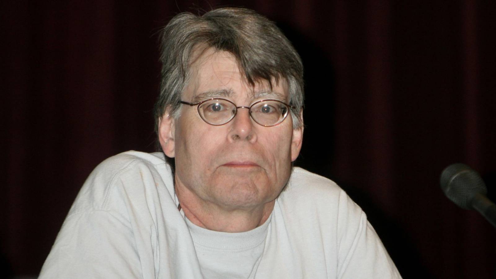 The Underrated Masterpiece Of Stephen King's 1408: A Haunted Hotel Story