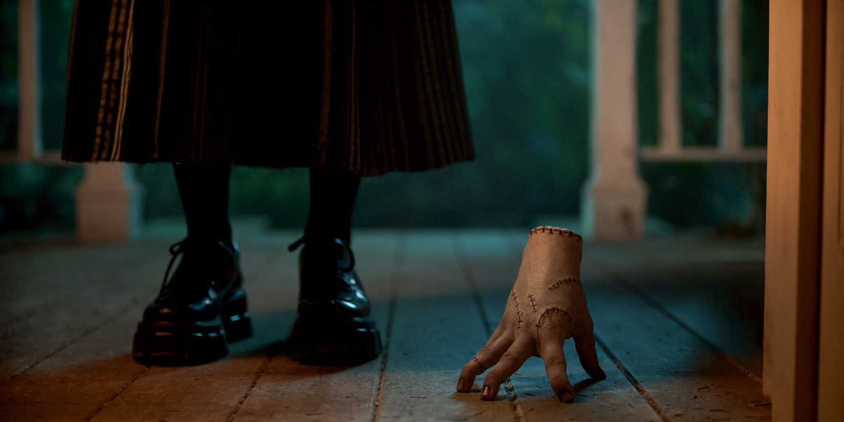 Wednesday Season 2 Finally Admits A Harsh Reality About Thing & Lurch