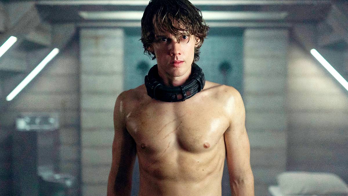 Isaac & Francoise's Uncomfortable Relationship in Wednesday Season 2, Part 2