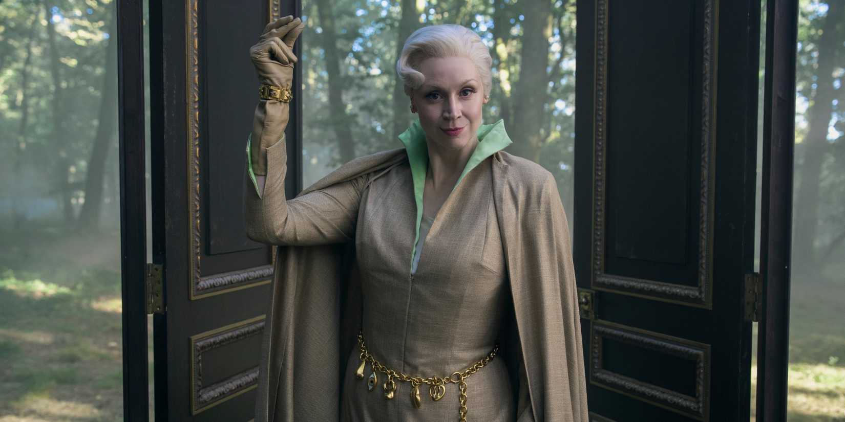 Wednesday Addams Wakes Up To Principal Weems As Spirit Guide In Season ...