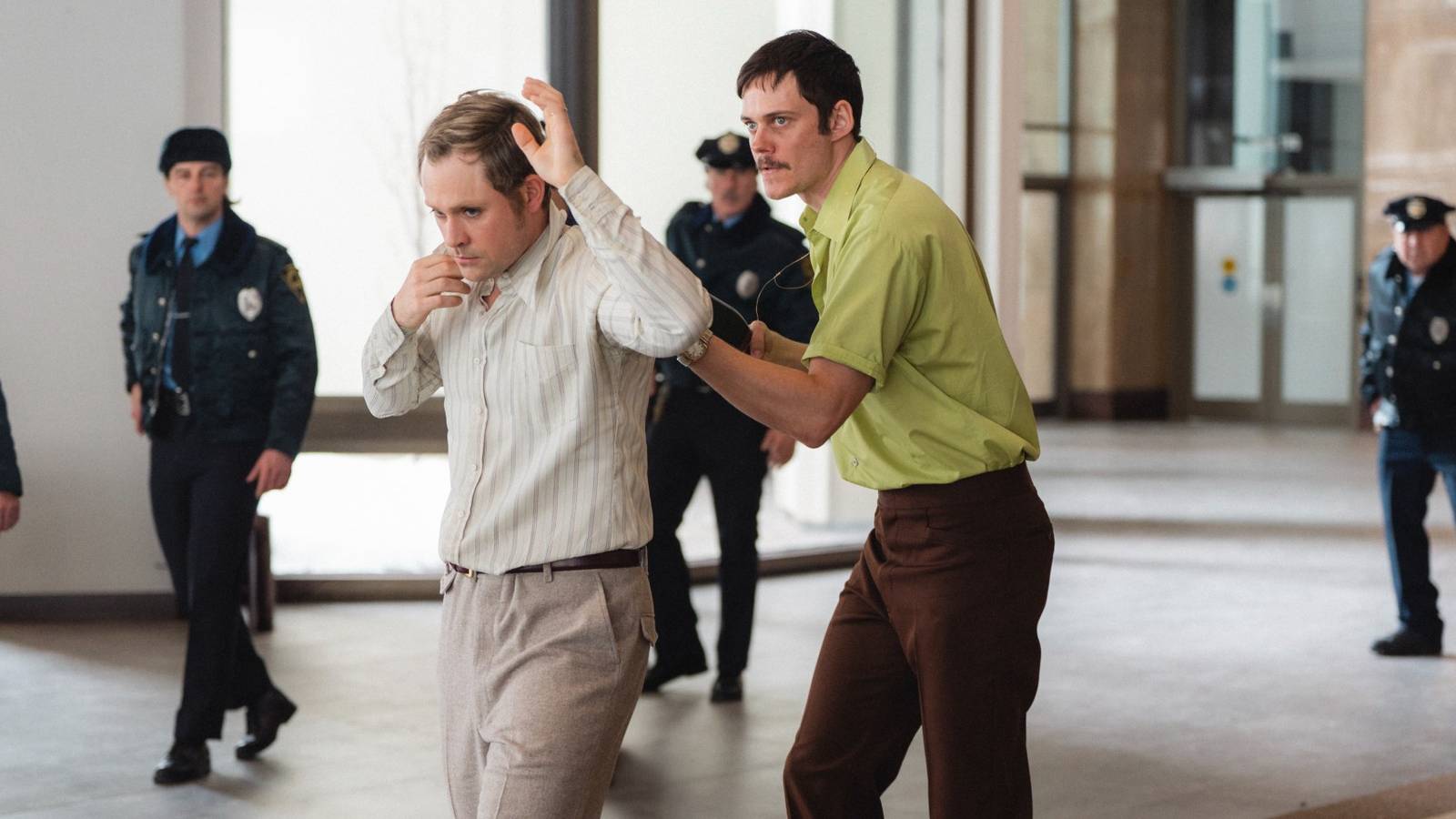 Dead Man's Wire Review: Gus Van Sant's Latest Comedy Is A Hilarious ...