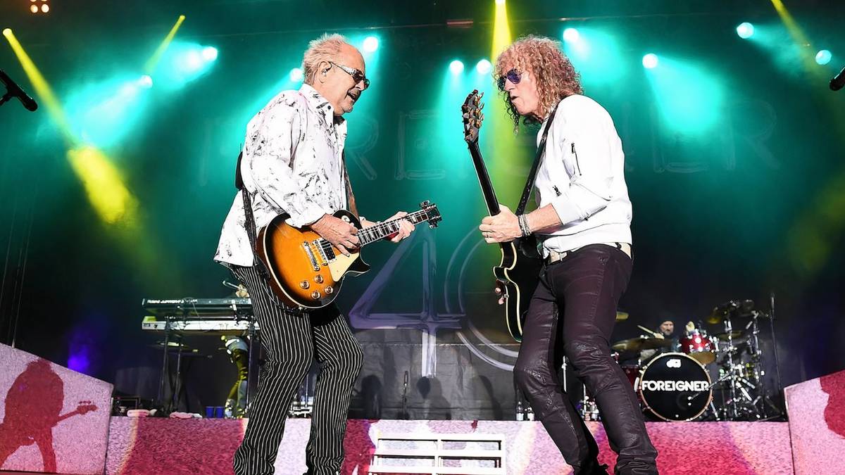 Foreigner Offers To Be Taylor Swift's Wedding Band: A Bold Move