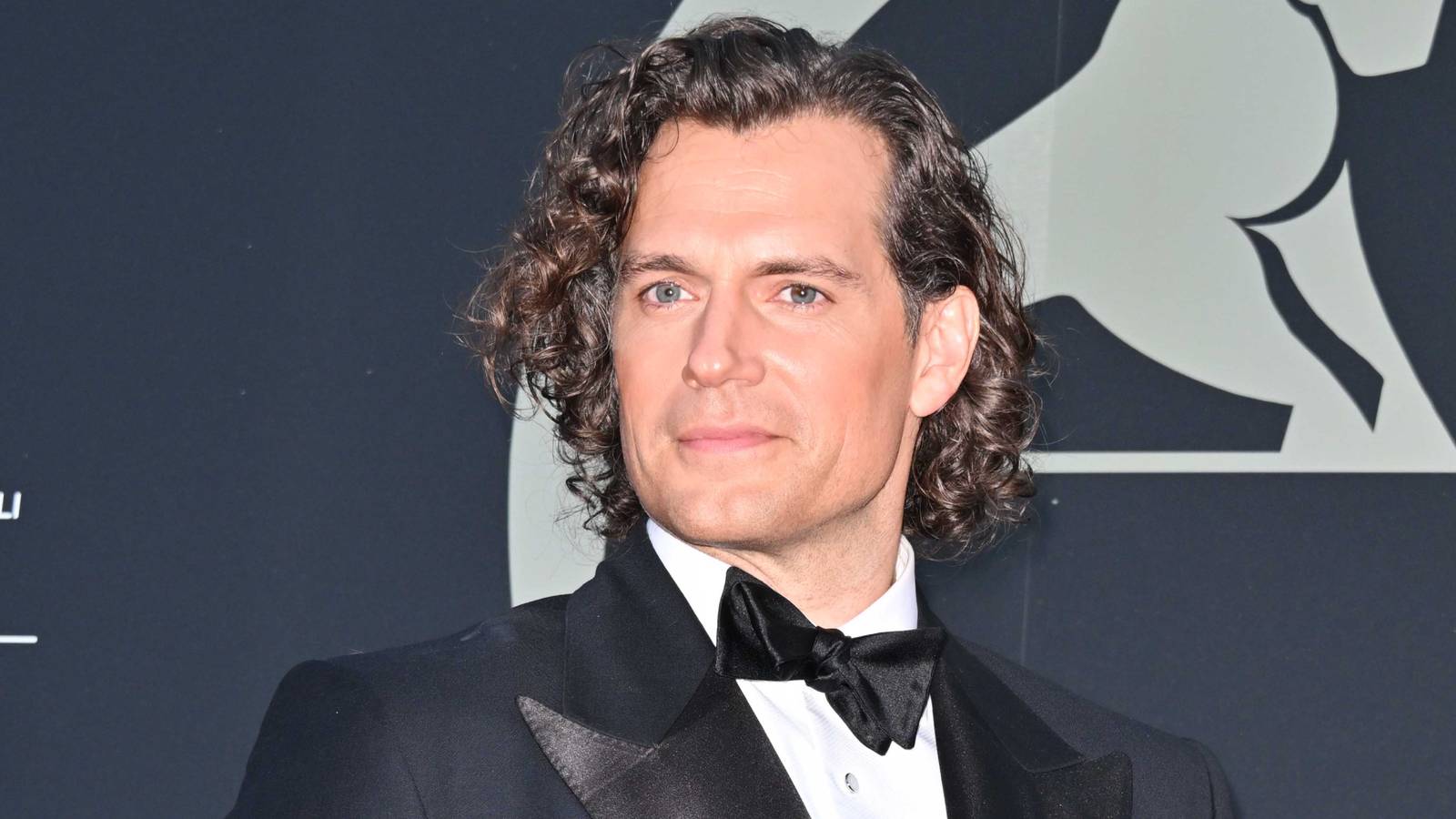 Henry Cavill Confirms His Leg Injury In A Post With Highlander Filming ...