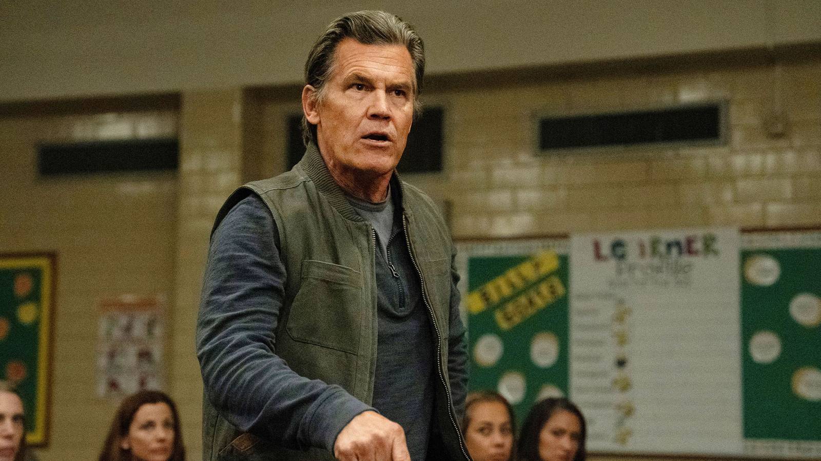 Weapons Director Zach Cregger on Horror Transition & Aunt Gladys Craze