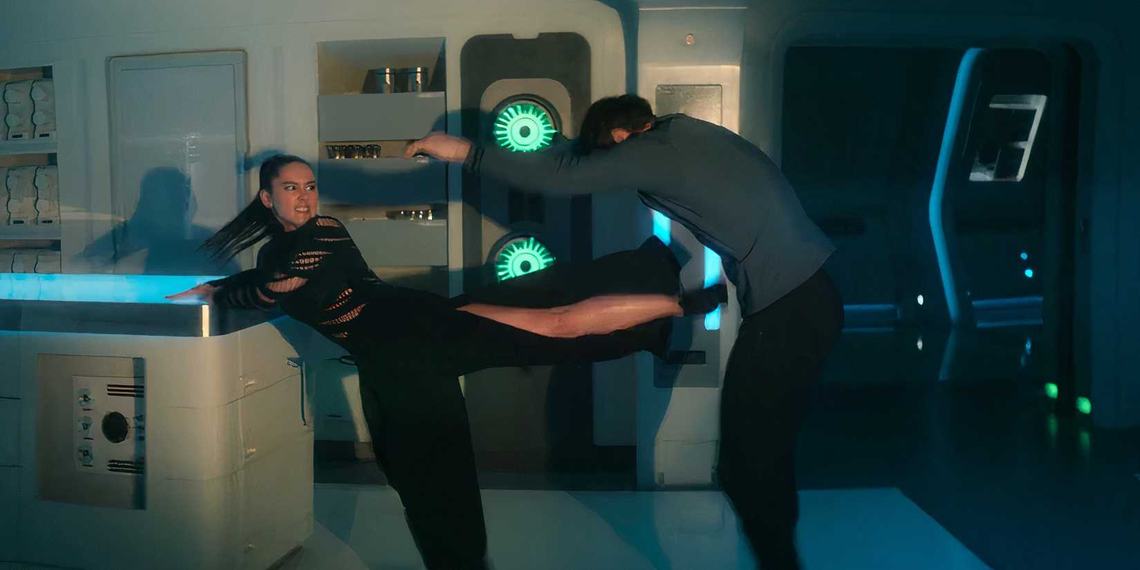 Strange New Worlds Recreates Controversial Spock Vs. Khan Fight In Star ...