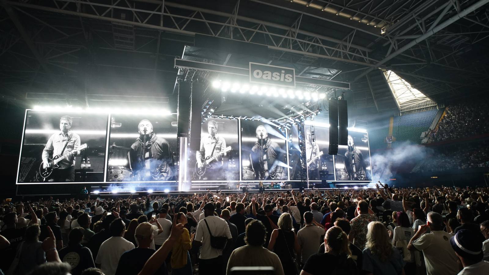 Top 10 Classic Rock Bands Touring In 2025: Don't Miss These Legends Live!