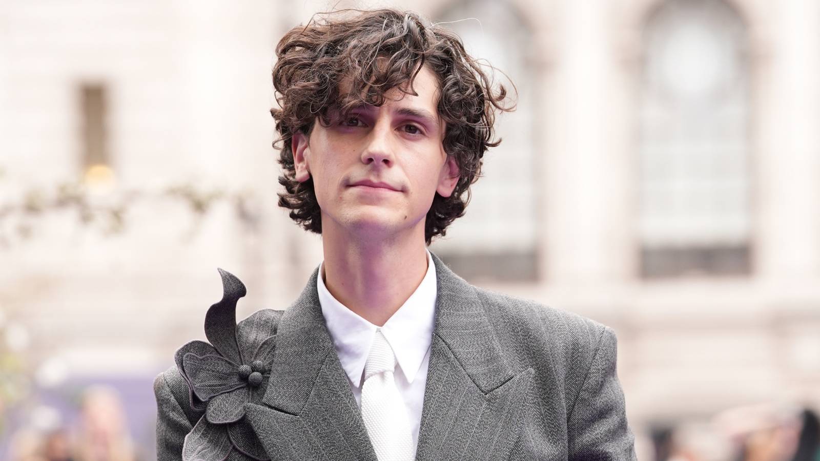 Wednesday Season 2: Isaac Night's Death Scene Homages Evil Dead 2