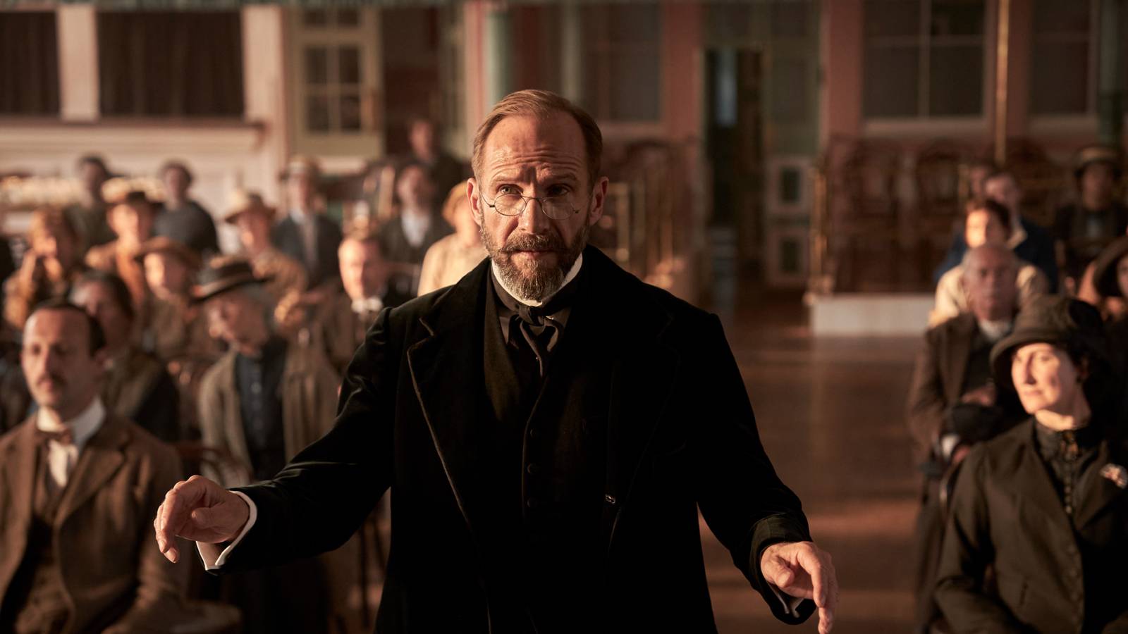 The Choral Review: Ralph Fiennes Shines In A Confused WWI Drama