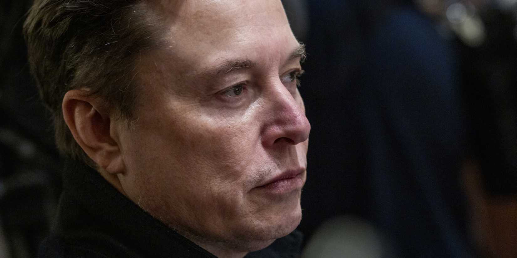 Jurassic Park Creator Defends Show Amid Elon Musk Netflix LGBTQ+ Criticism