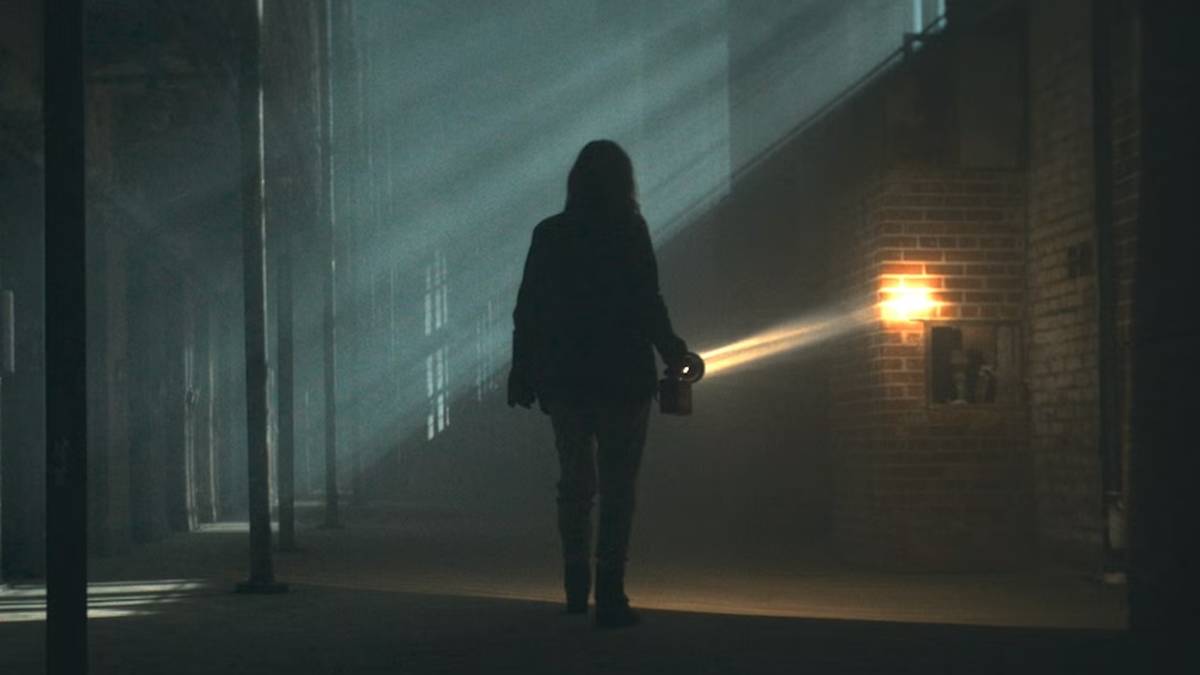 Shelby Oaks Ending Explained: What Happened Riley Brennan And What That ...