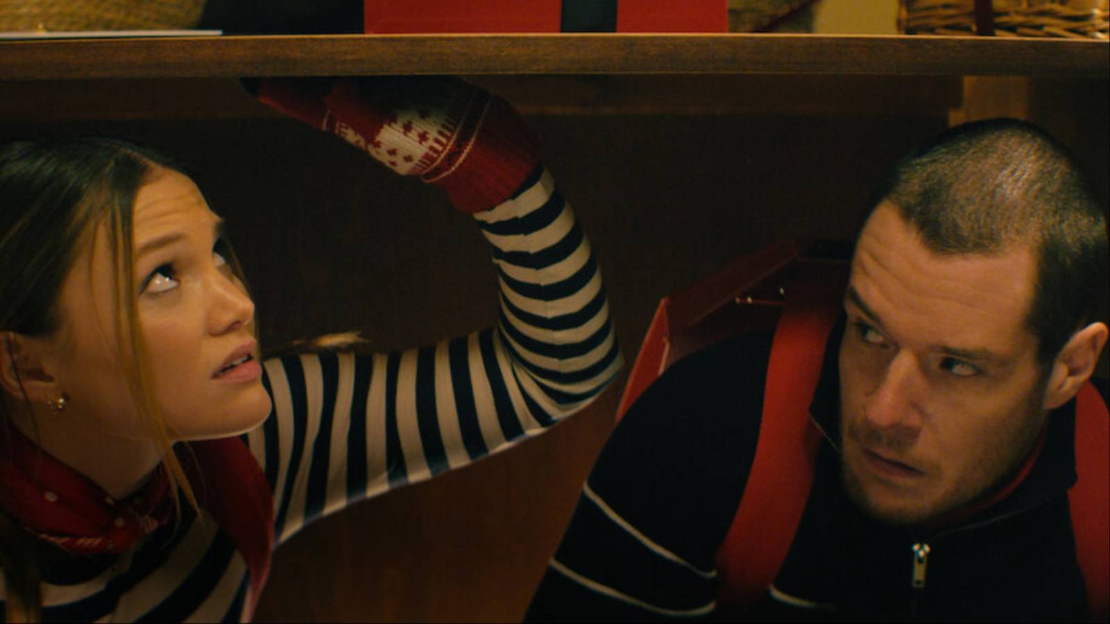 Netflix's New Crime Heist Movie With The Perfect Enemies-To-Lovers ...