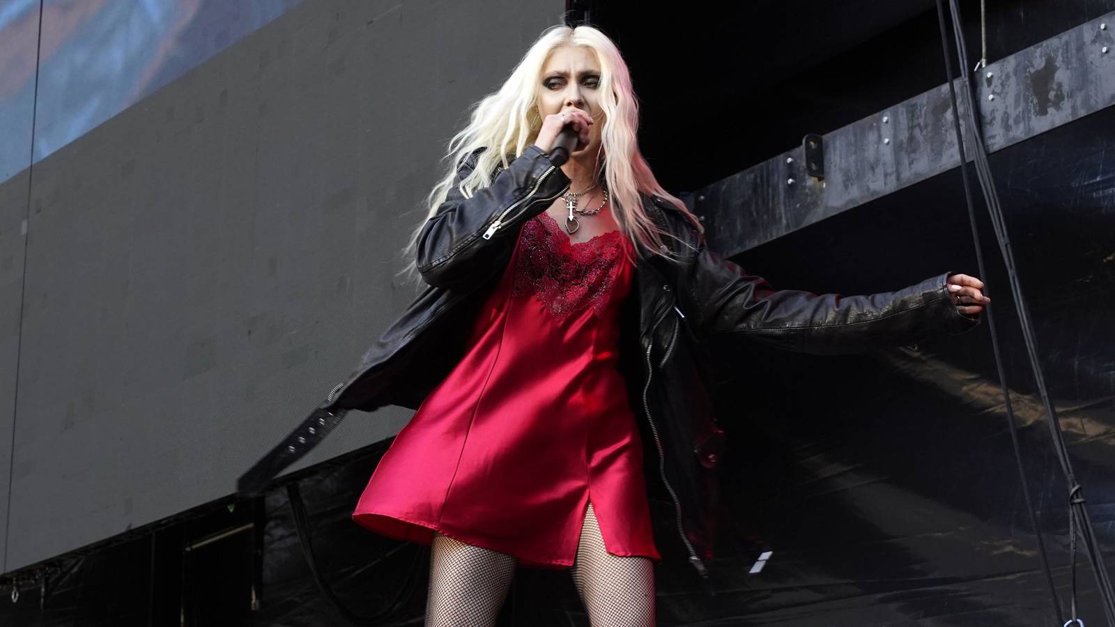 Taylor Momsen's Rock 'N' Roll Hall of Fame Performance & Christmas Album