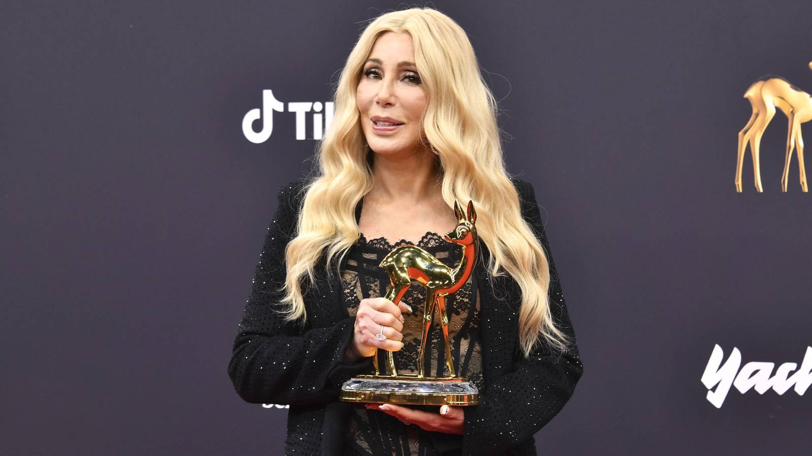 Cher Faces Lip-Syncing Accusations After SNL Performance